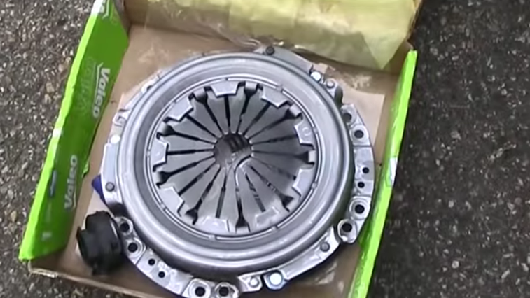 Tuto : Vidéo changer un embrayage - Auto facile